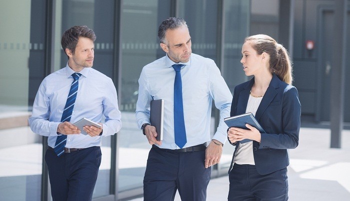 5 Benefits of Walking Meetings | Avyukt Healthcare